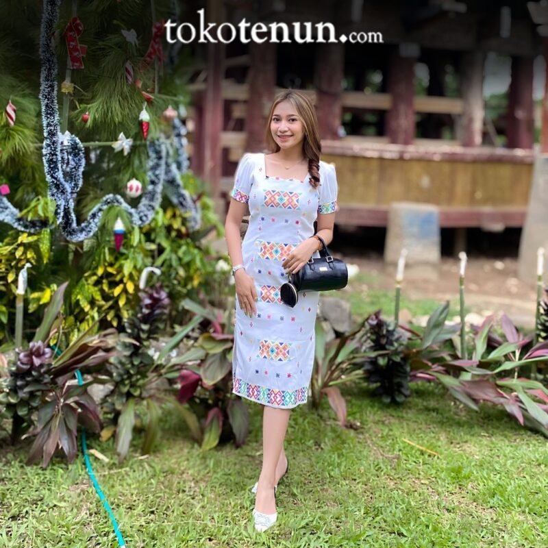 8 Model Baju Toraja Modern Buat Wanita Kekinian | Tokotenun.com