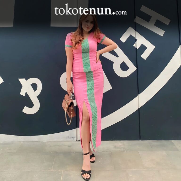 8 Model Baju Toraja Modern Buat Wanita Kekinian | Tokotenun.com